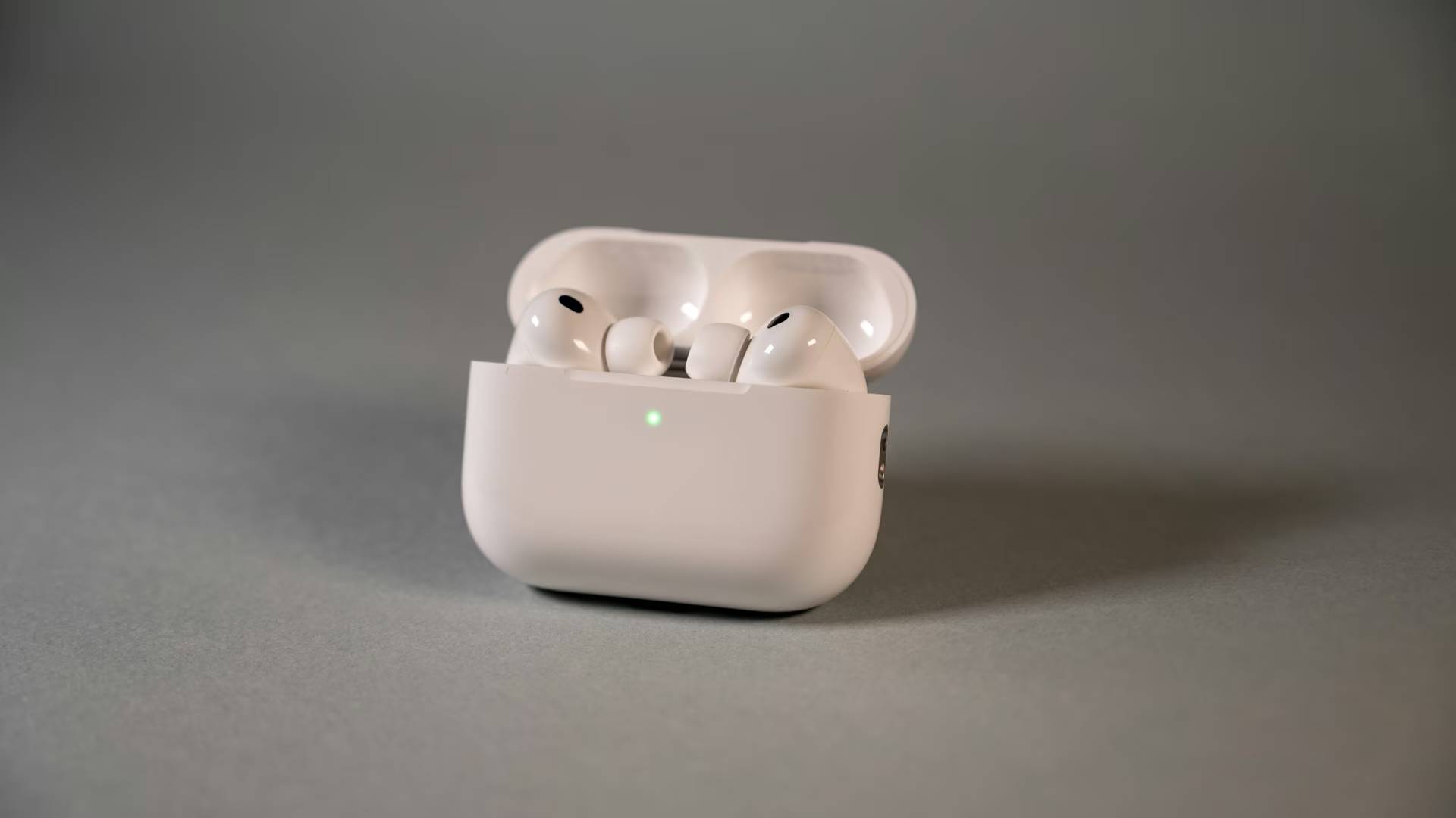 AirPods Pro 3 (recenze): Lépe padnou a z potlačení hluku vám spadne ...